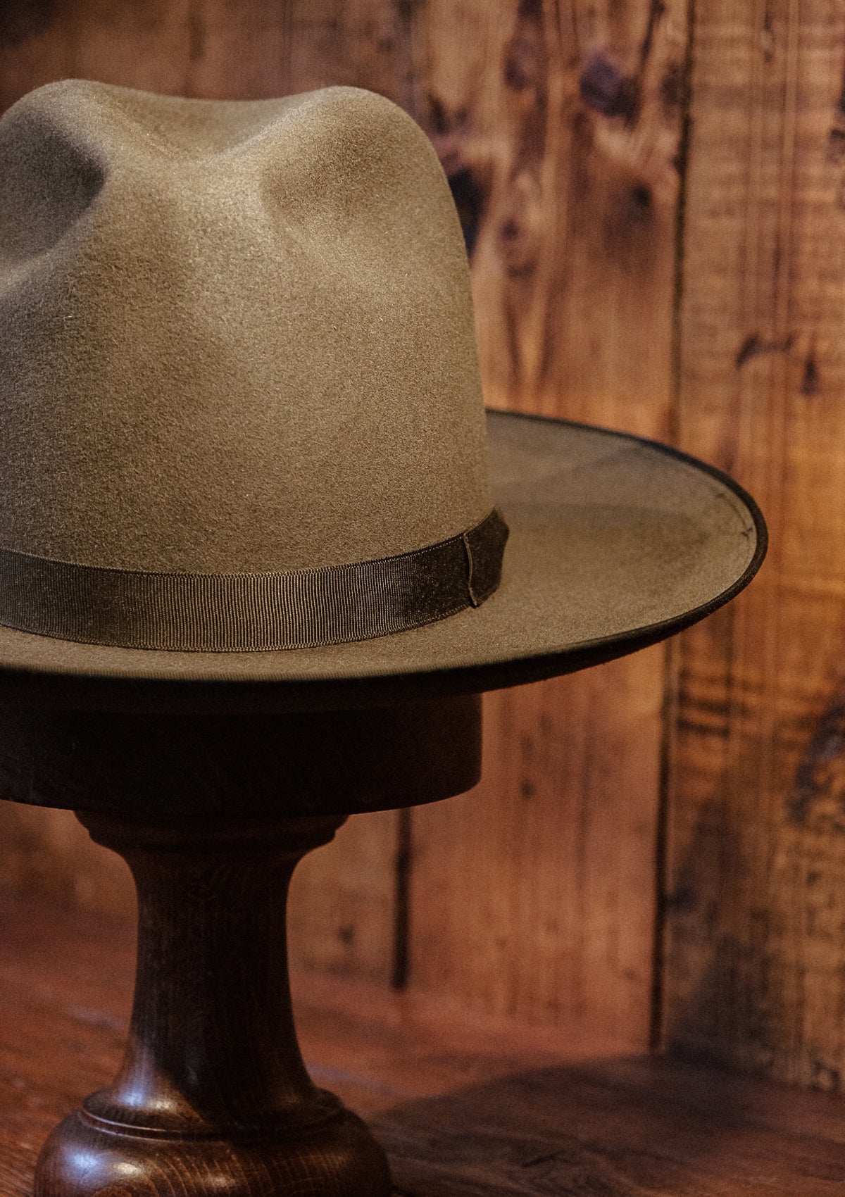Barstow Wide Brim Fedora - Moss – Thomas Farthing London
