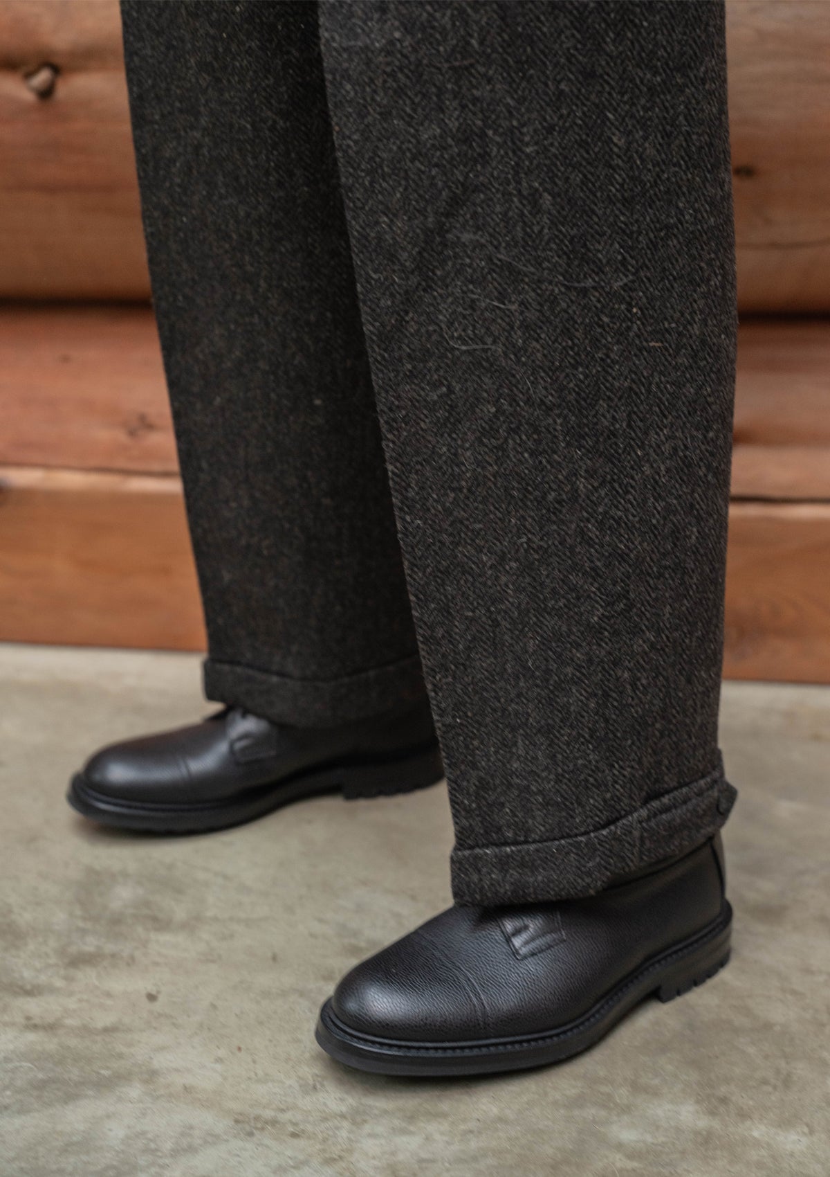 Edison Harris Tweed Gene Trouser - Charcoal Herringbone – Thomas ...